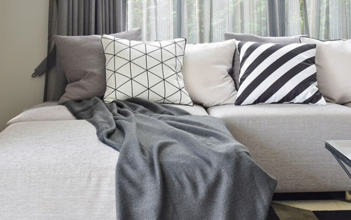 Como usar manta no sofá: 10 ideias para se inspirar! | Panorama Móveis